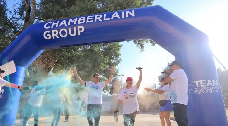 Se suma JFGN a carrera "A todo color" Nuevo día